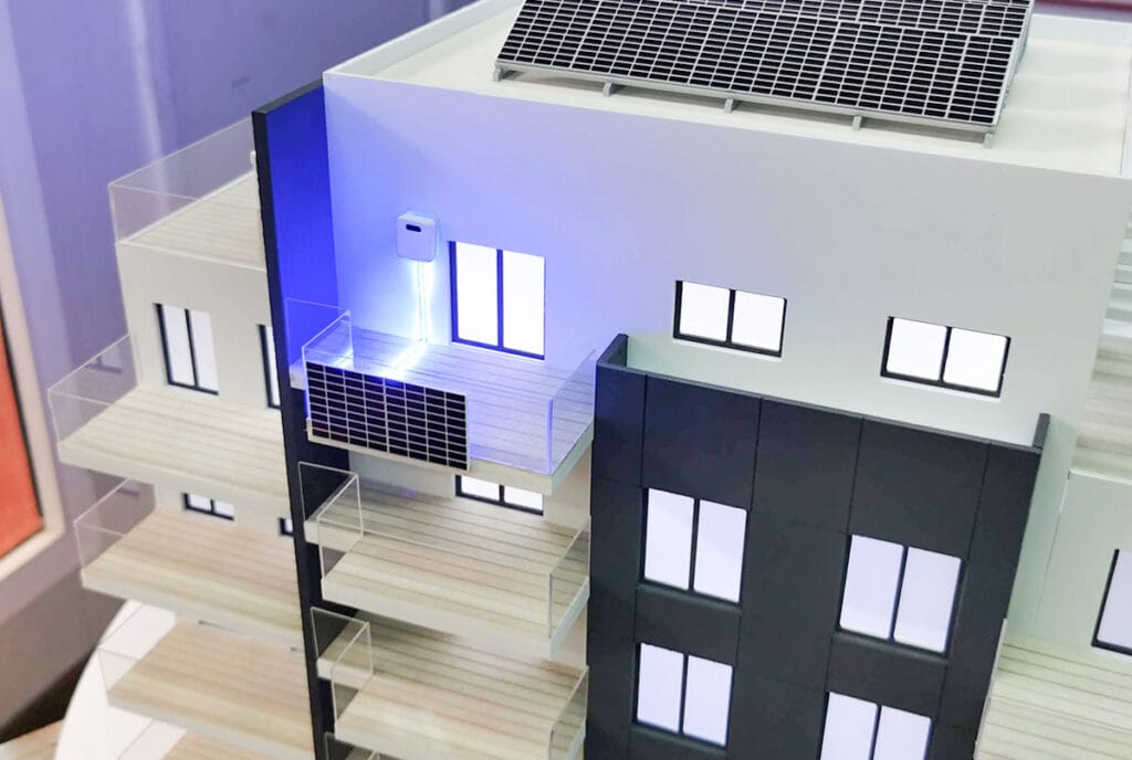 Maqueta con luz interactiva de Solar360, energía solar al alcance de la ...